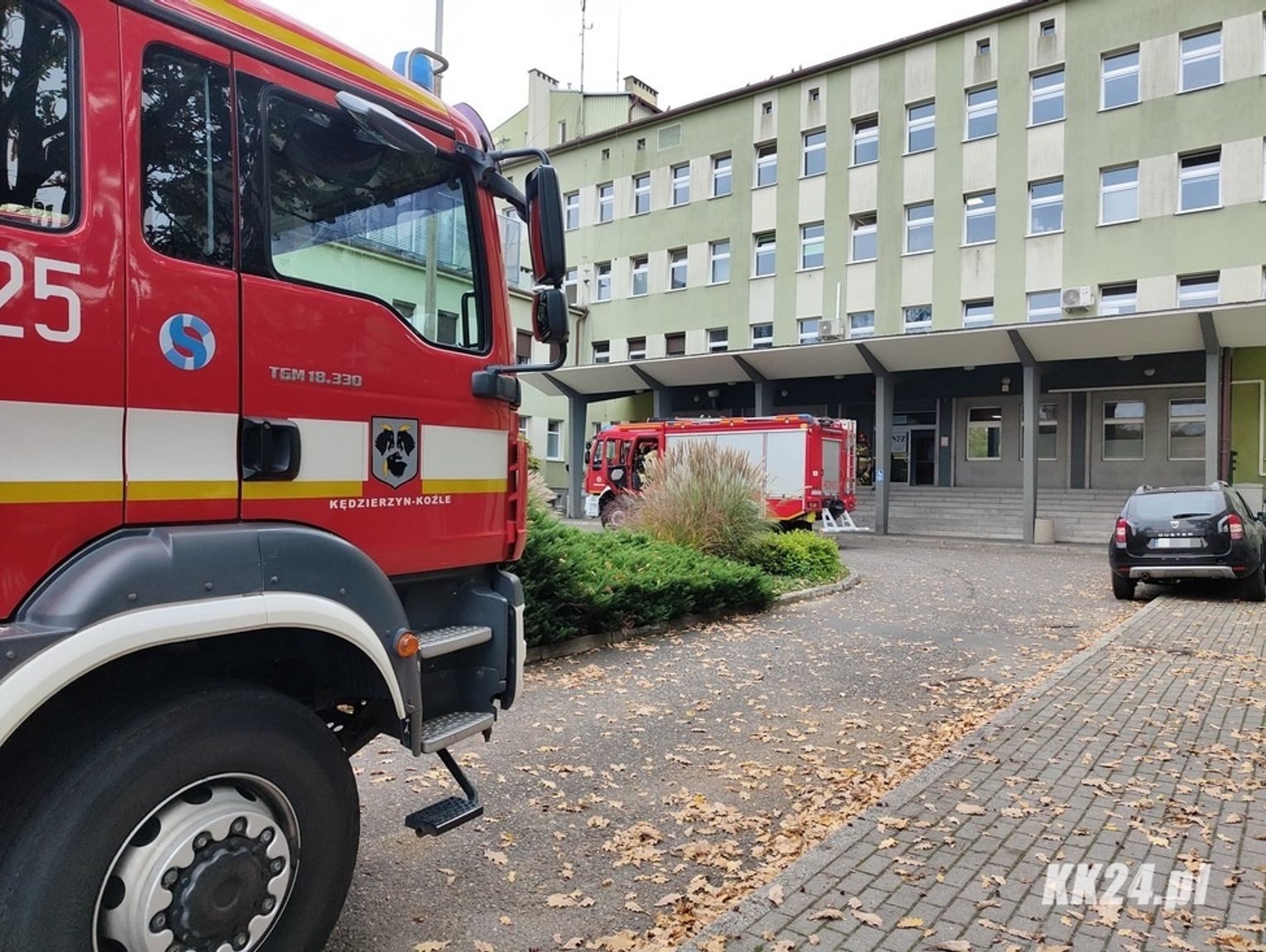 Alarm bombowy w budynku kozielskiego szpitala. Na miejscu straż pożarna i policja