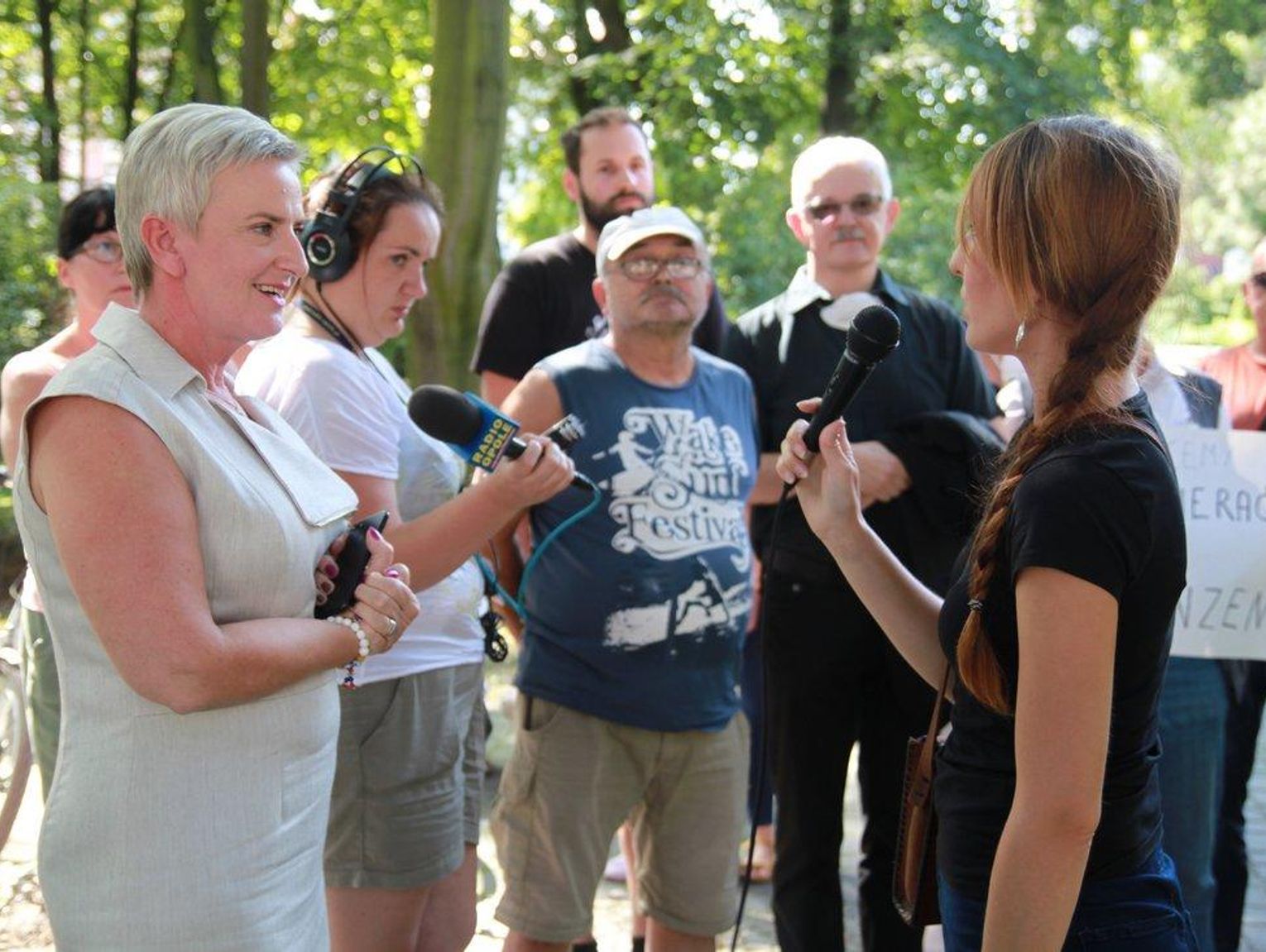 Burzliwy protest przed urzędem miasta. Mają dość trucia benzenem. ZDJĘCIA