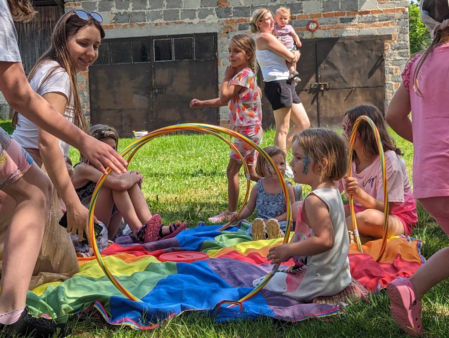 Charytatywny festyn w Jaborowicach, czyli dziecięcy raj w Dniu Mamy ...