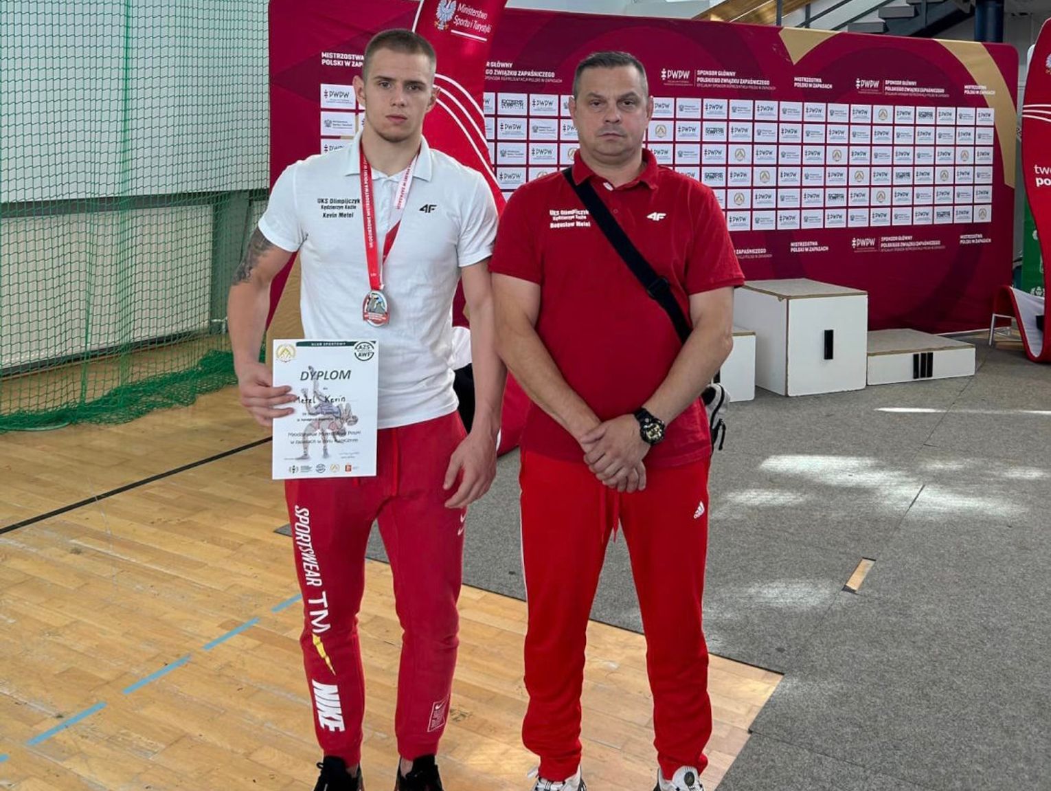 Kevin Metel wicemistrzem Polski w zapasach. Był najmłodszym ...