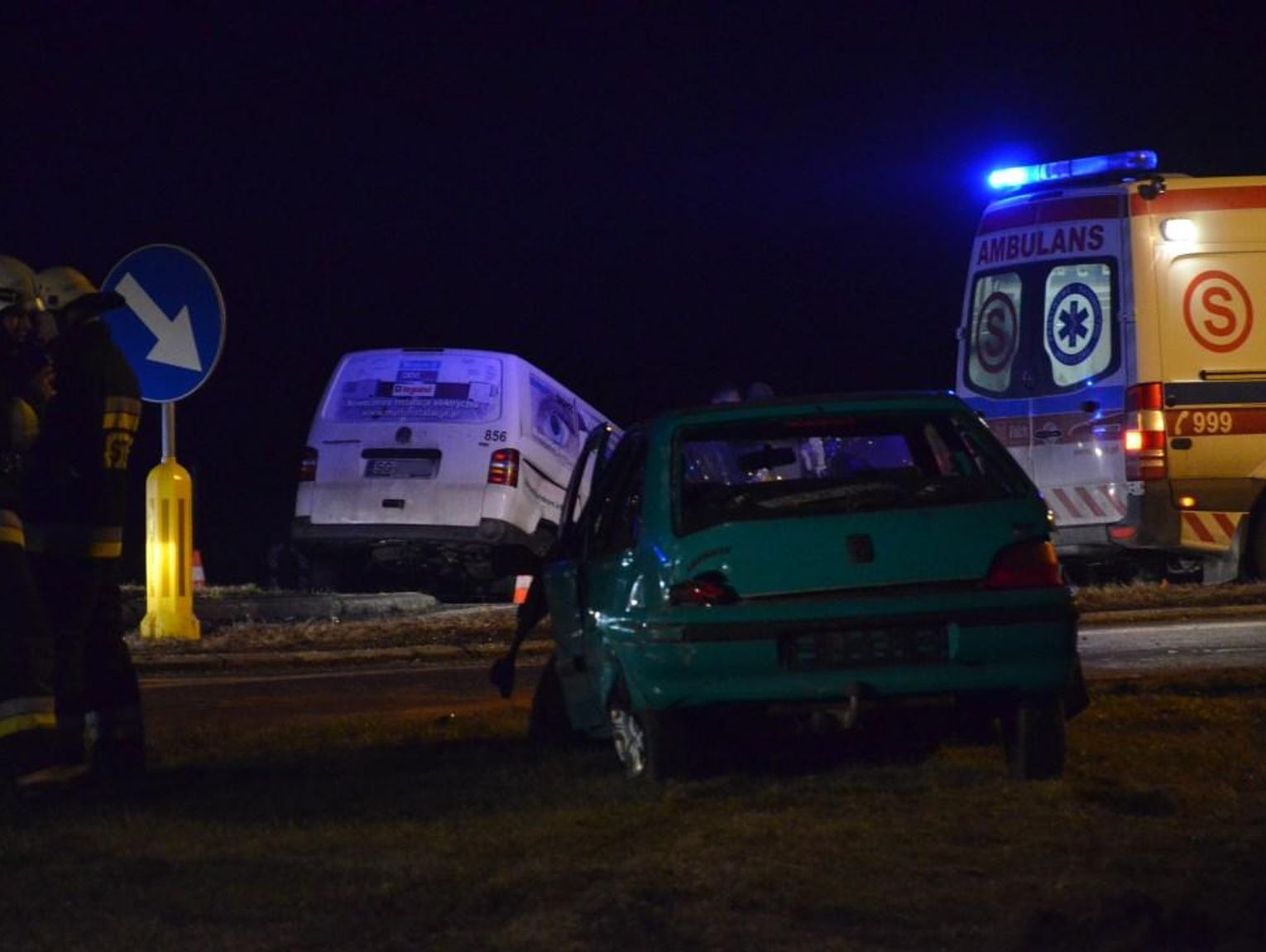 Kolejny wypadek na skrzyżowaniu w Reńskiej Wsi. Osobówka zderzyła się z ... Kolejny wypadek na skrzyżowaniu w Reńskiej Wsi. Osobówka zderzyła się z ...
