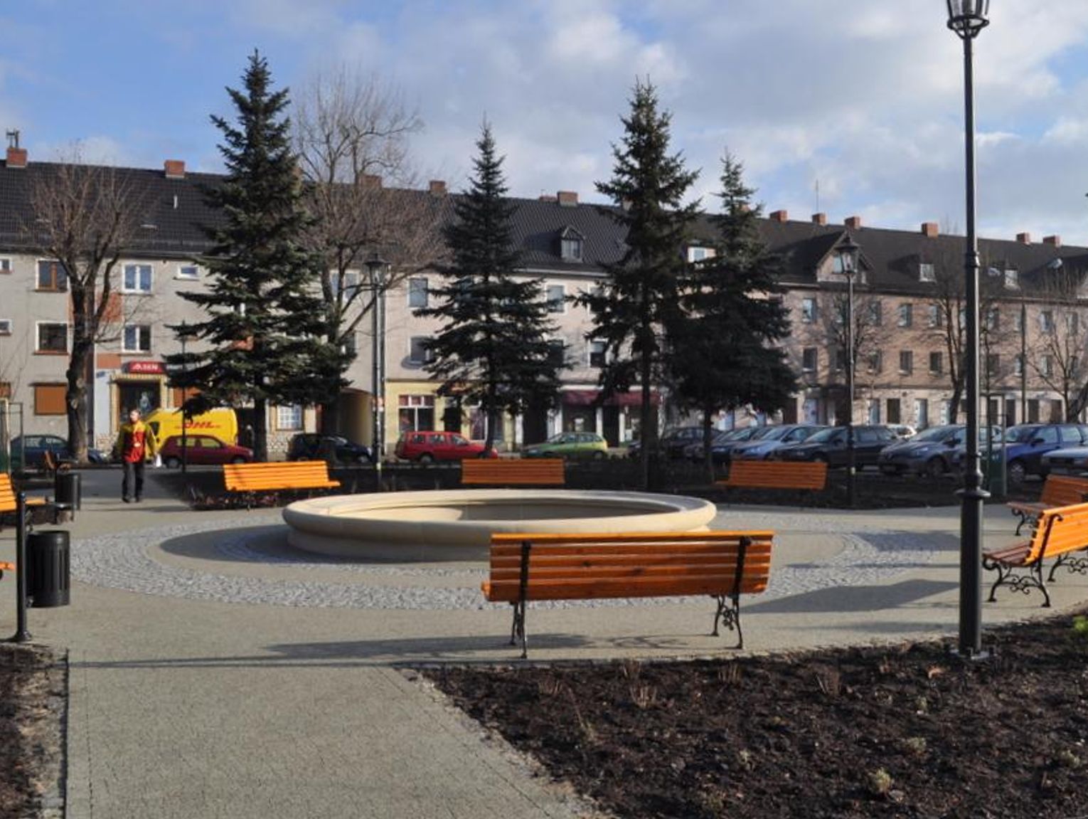 Plac Wolności jak rynek. Jest fontanna, ławki i stylowy bruk