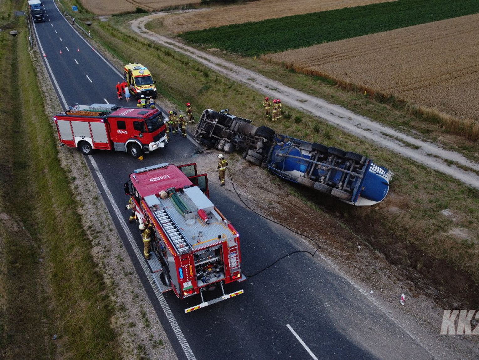 Wypadek ciężarówki na obwodnicy. Droga zablokowana w obu kierunkach