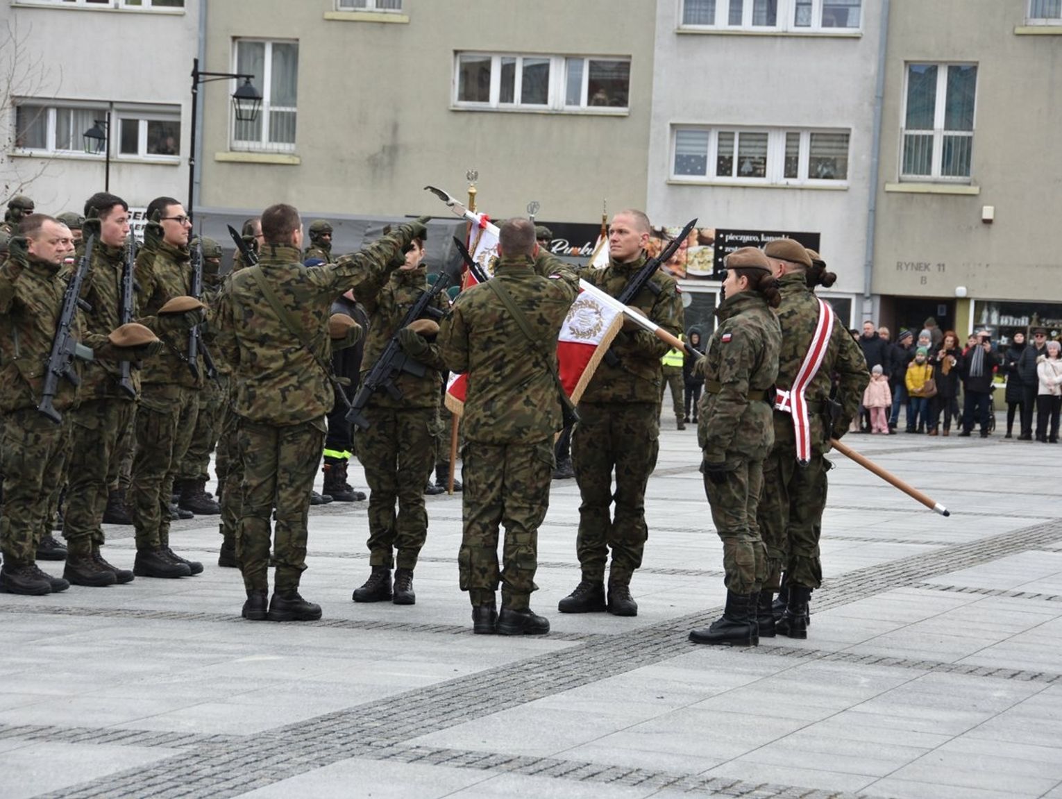 Żołnierze Wojsk Obrony Terytorialnej złożyli przysięgę. Uroczystości na ... Żołnierze Wojsk Obrony Terytorialnej złożyli przysięgę. Uroczystości na ...